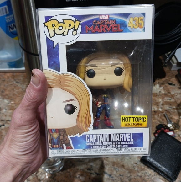 Funko | Toys | Funko Pop Vinyl Marvel Captain Marvel Brown Jacket Hot ...